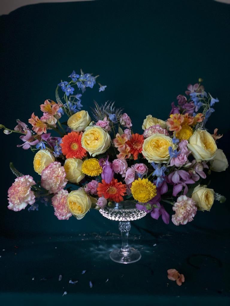 Flower Arrangements That Make a Statement in Any Room – Yarostyle